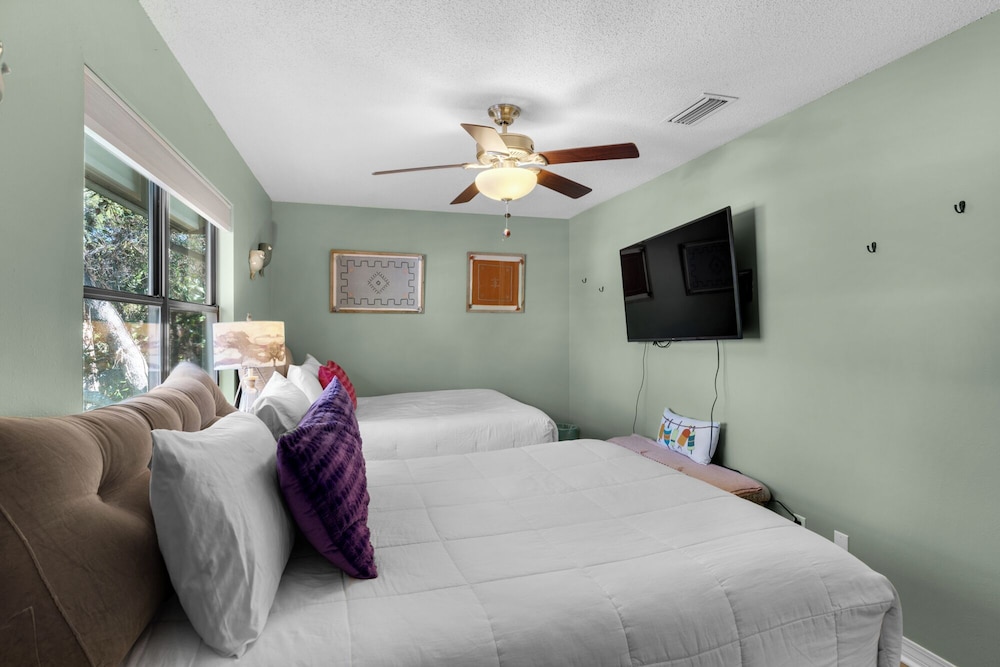 MIDDLE OF 30A! MINUTES FROM BEACH, POOLS, TENNIS COURTS and NATURE ...