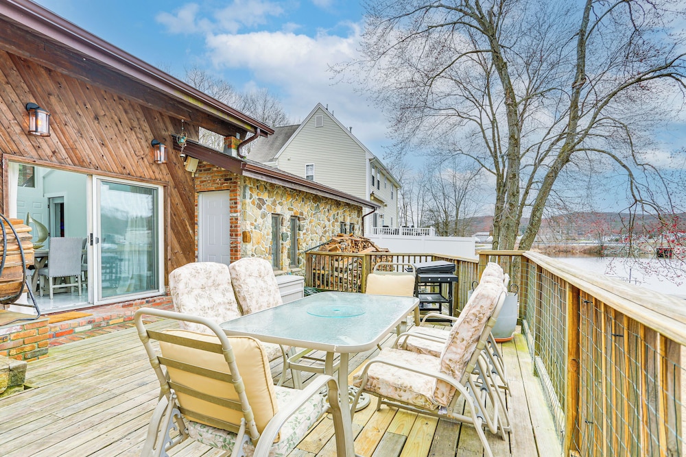 Waterfront Lake Hopatcong Home W/ Boat Dock! - Lake Hopatcong, NJ