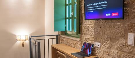 Vila standard | Área de estar | Netflix, serviços de streaming