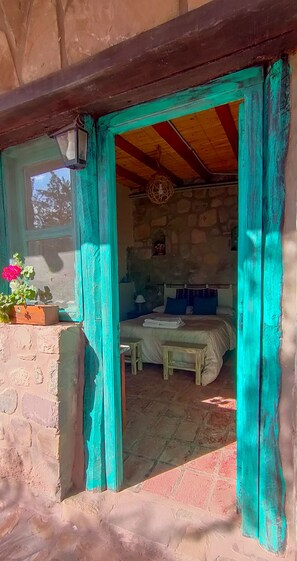 Quarto Duplo Básico, 1 cama de casal, casa de banho anexa | Edredões de penas, com mobília individualizada 