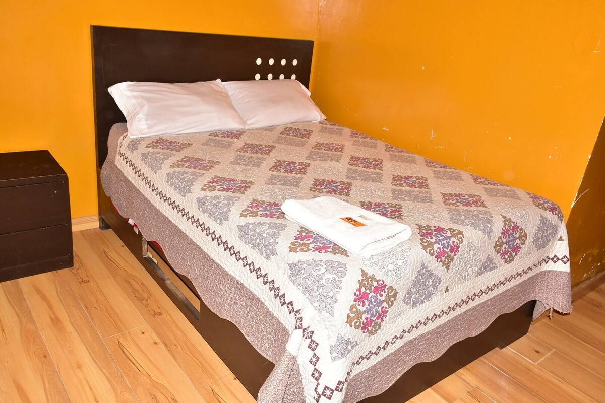 Quarto Deluxe | Edredões de penas, secretária