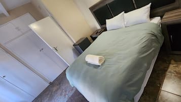 Quarto Duplo Básico | 1 quarto, com mobília individualizada, Wi-fi grátis