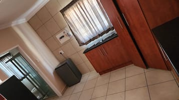1 quarto, com mobília individualizada, Wi-fi grátis