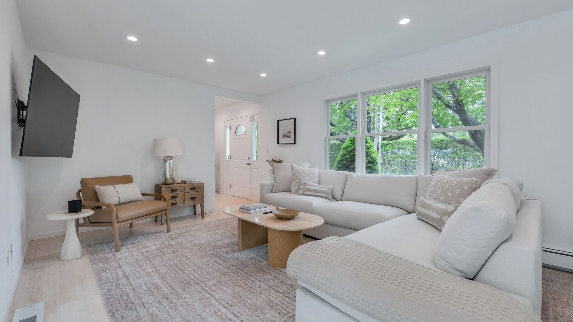 Spacious And Modern East Hampton Home With Private Pool, Close To Village,... - East Hampton, NY