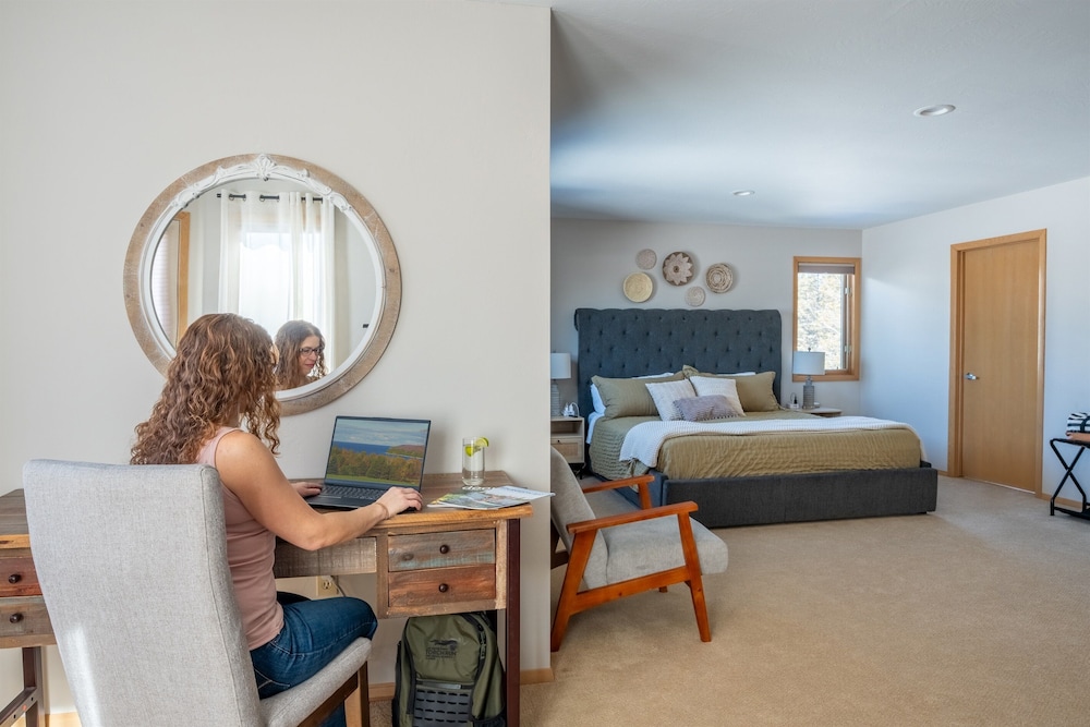 Outdoor Oasis, Hot Tub, Walk To Marina, Dogs! - Sister Bay, WI