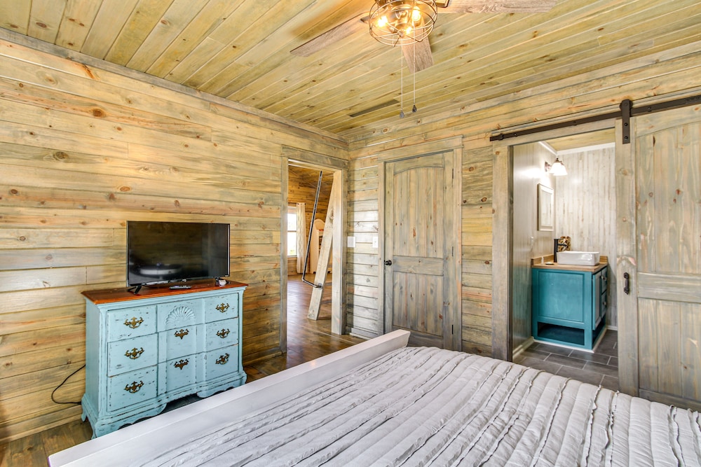 Cozy Mississippi Cabin W/ Covered Porch & Grill! - Corinth, MS