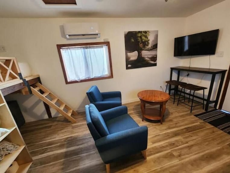 Tiny Home With Cabin Vibes - Idaho (State)