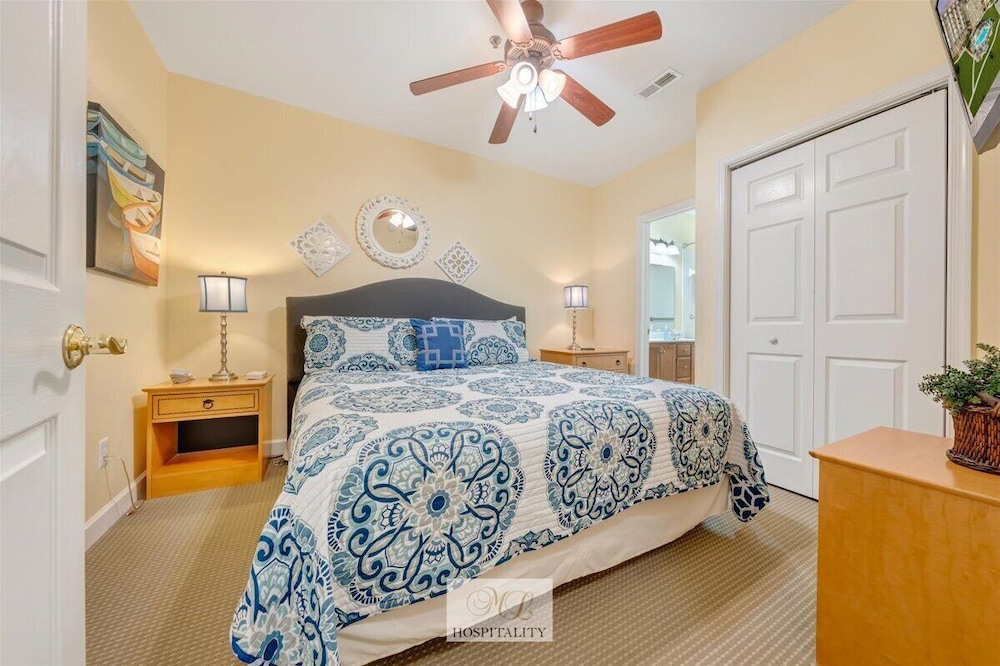 #122 Pointe - 3 Bedroom Lakefront Condo at Mariners SML - Huddleston | Vrbo