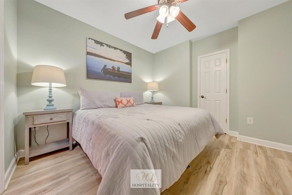 #233 Pointe - 2 Bedroom Lakefront Condo At Mariners Sml - Smith Mountain Lake, VA