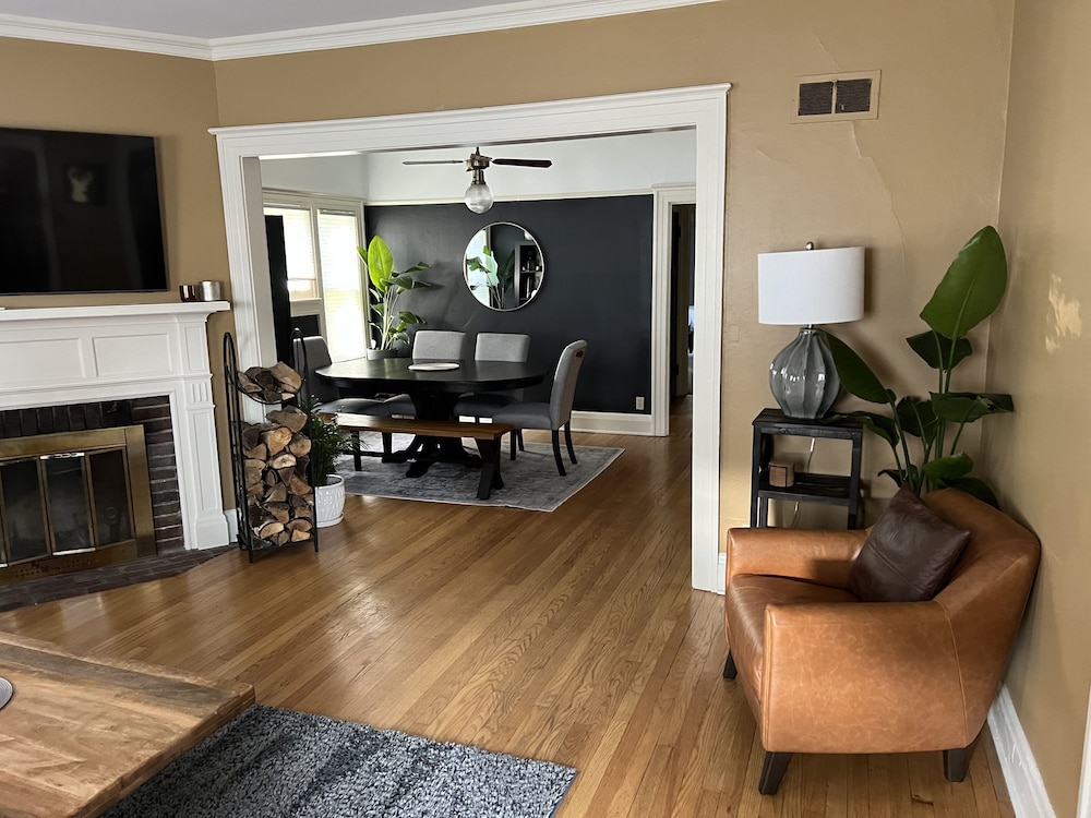 Beautiful Luxury Suite B Shorewood Home - Milwaukee