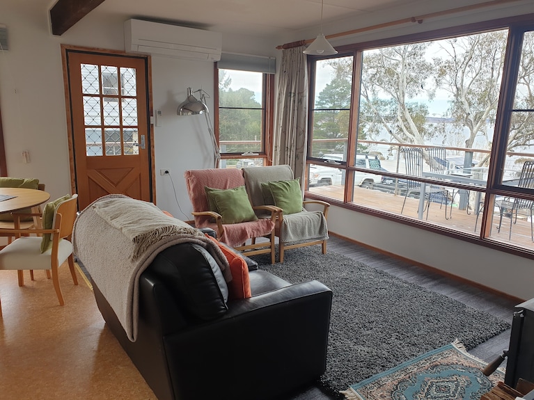 Sunray Cottage - Lake Eucumbene Views From Our Cosy Cottage At Old Adaminaby - Adaminaby