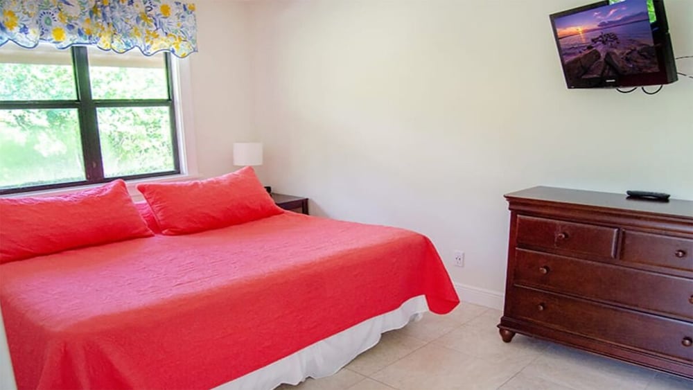 Bright And Breezy Poolside Escape On Sanibel Island - Unit 02 - Sanibel, FL