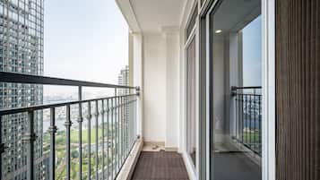 Apartamento luxo, sacada, vista para a cidade | Terraço/pátio