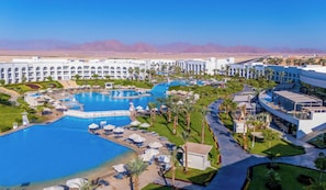 3 piscinas externas