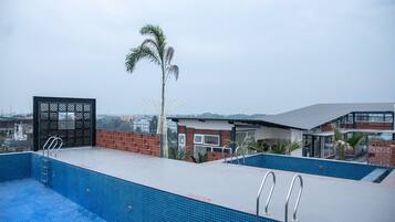 2 piscinas externas