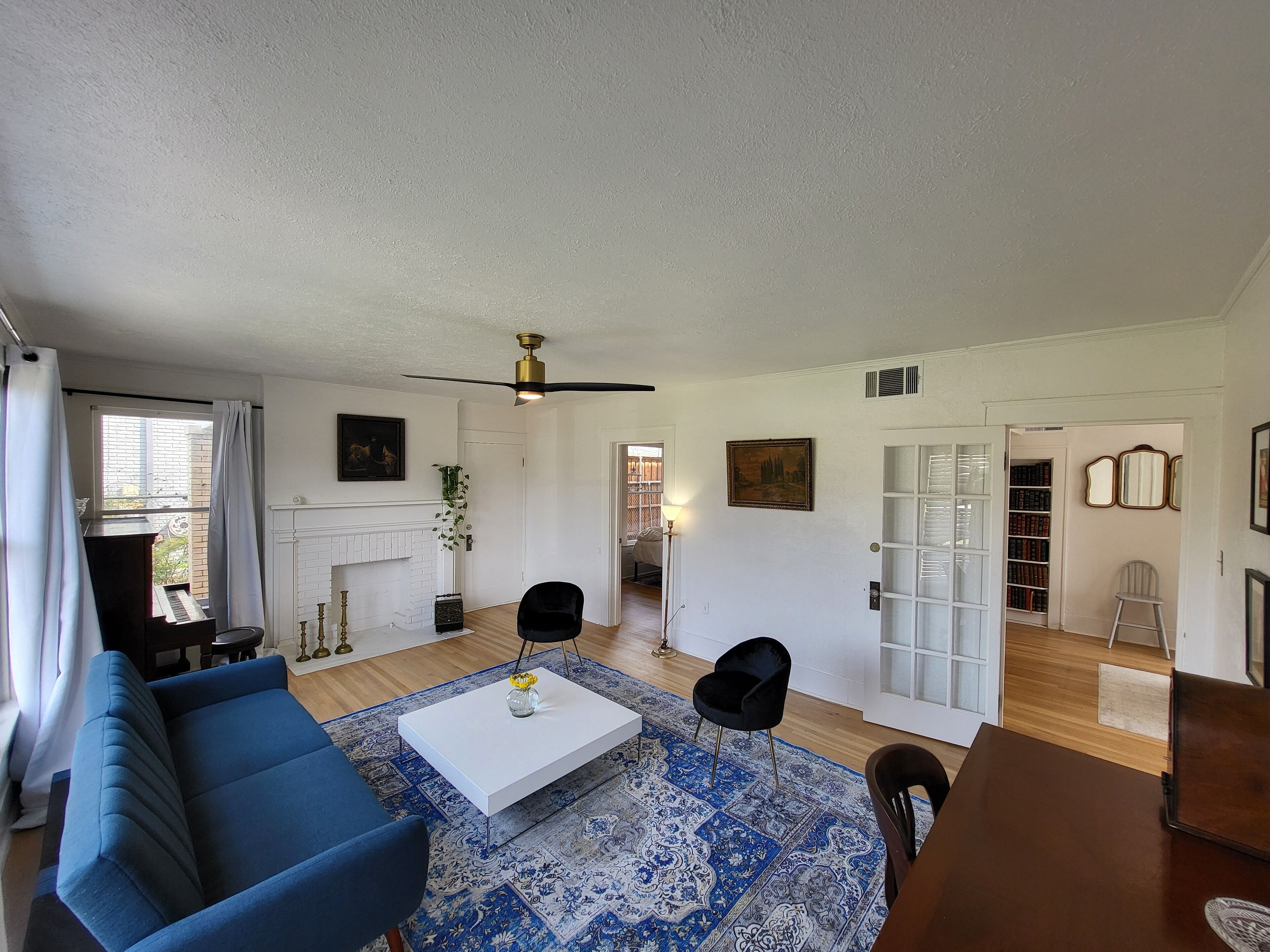 Antique Apartment Under 6 Miles  Away From Everything Dallas! - Dallas, TX