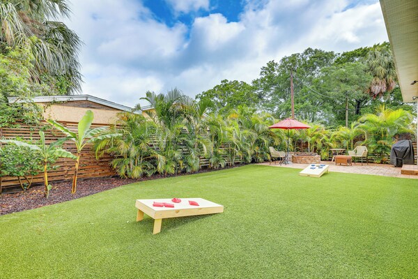 Tampa Home W/ Fire Pit, Yard, Cornhole + More! - Tampa, FL