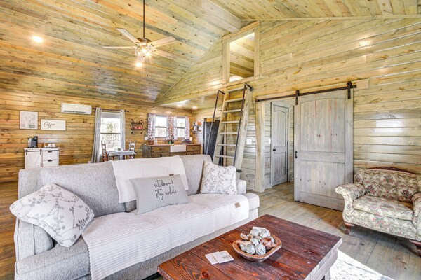 Cozy Mississippi Cabin W/ Covered Porch & Grill! - Corinth, MS