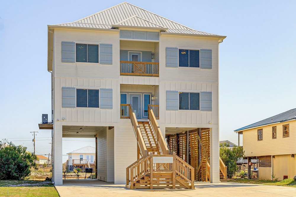 < 1/2 Mi To Beach: Waterfront Dauphin Island Home - Dauphin Island, AL
