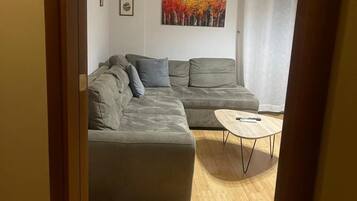 Apartamento, 1 quarto | Área de estar | TV de tela plana