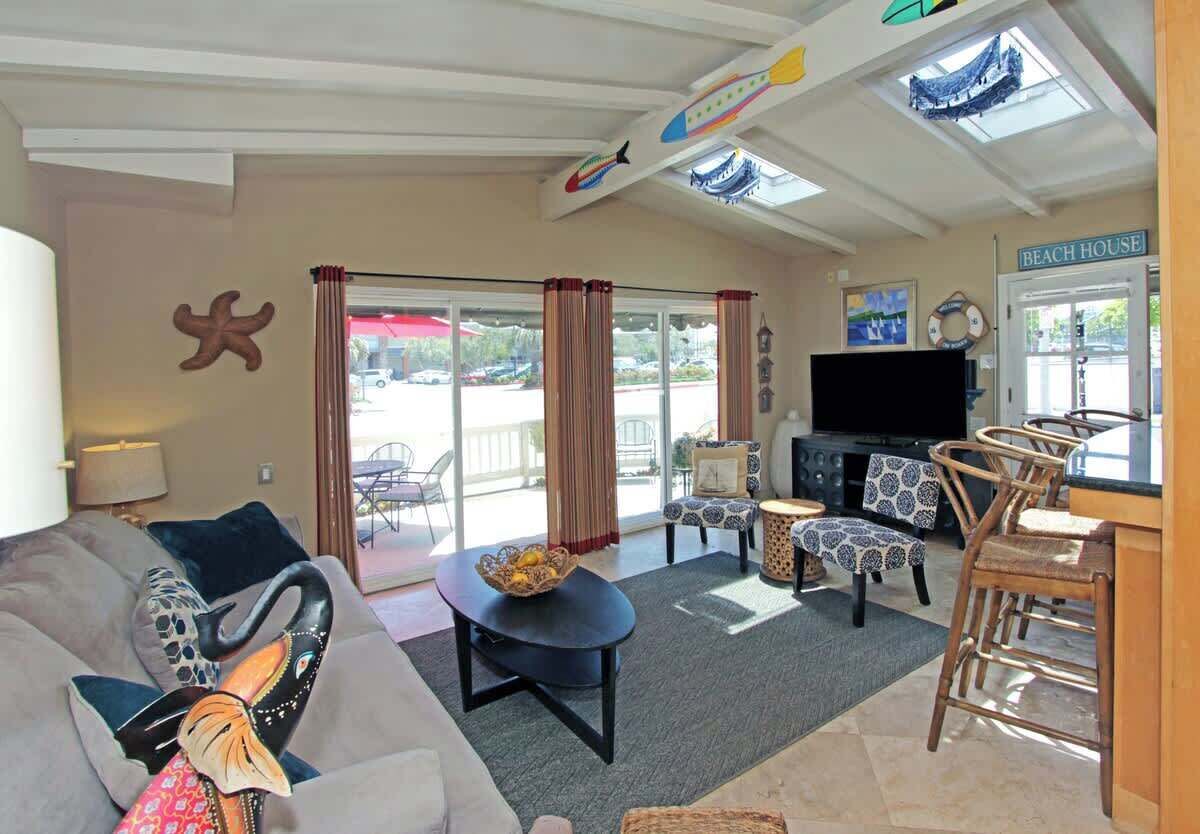 Adorable Lower Unit Home - Irvine, CA