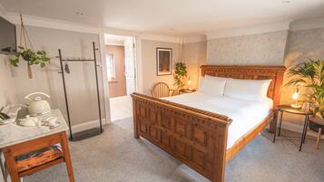 Quarto Duplo Deluxe (The Earl) | 1 quarto, roupa de alta qualidade, camas de colchão pillowtop