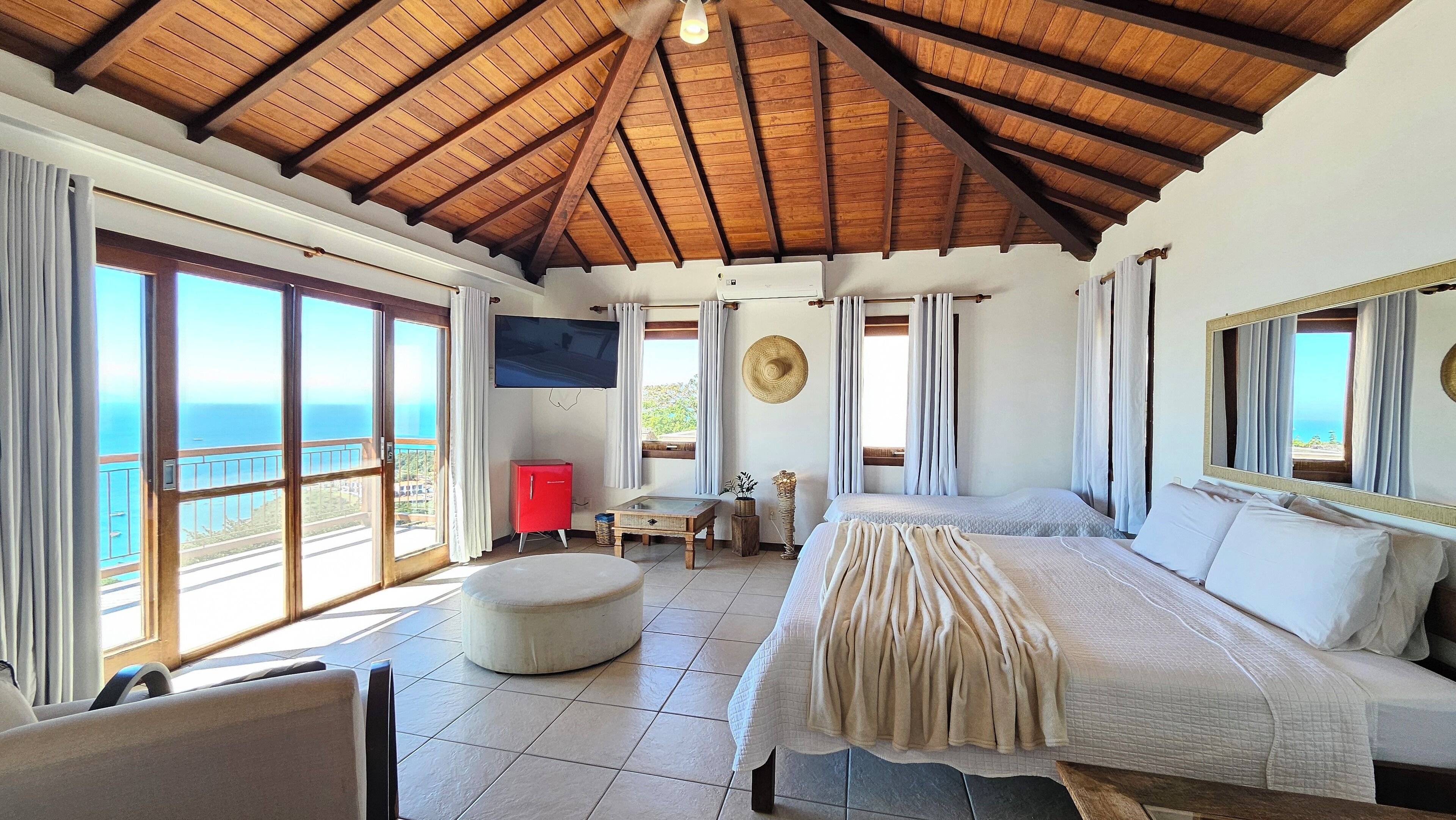 Suite Deluxe, vista para o mar | Minibar, cortinas/cortinados opacos, ferro/tábua de engomar 