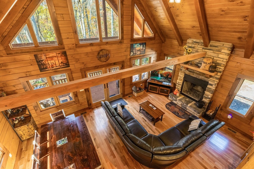 Authentic Log Cabin - Sleeps 10 - Hot Tub - Fire Pit - Hocking Hills - Ohio