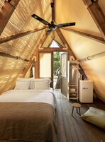 Roupa de alta qualidade, minibar, cofre com capacidade para portátil 