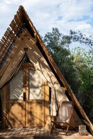 Roupa de alta qualidade, minibar, cofre com capacidade para portátil 