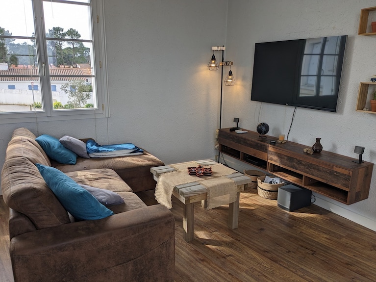 Family Cocoon By The Sea - Angles