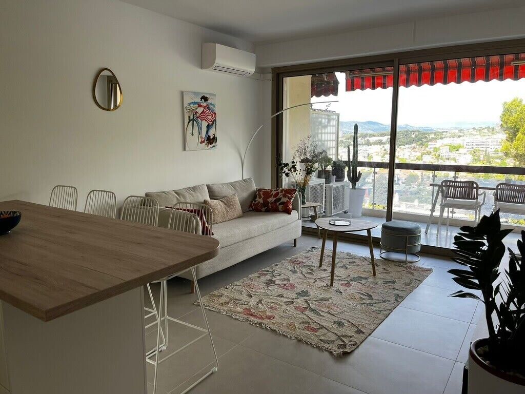 Appartement Avec Terrasse Au Cannet Colline - Le Cannet