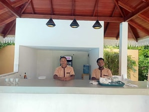 Bar junto à piscina