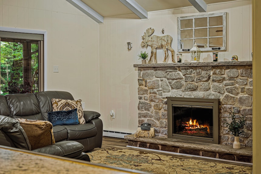 Frolic On Fern By Avantstay | Enclosed Deck W/ Forest Views, Bar - Towamensing Trails