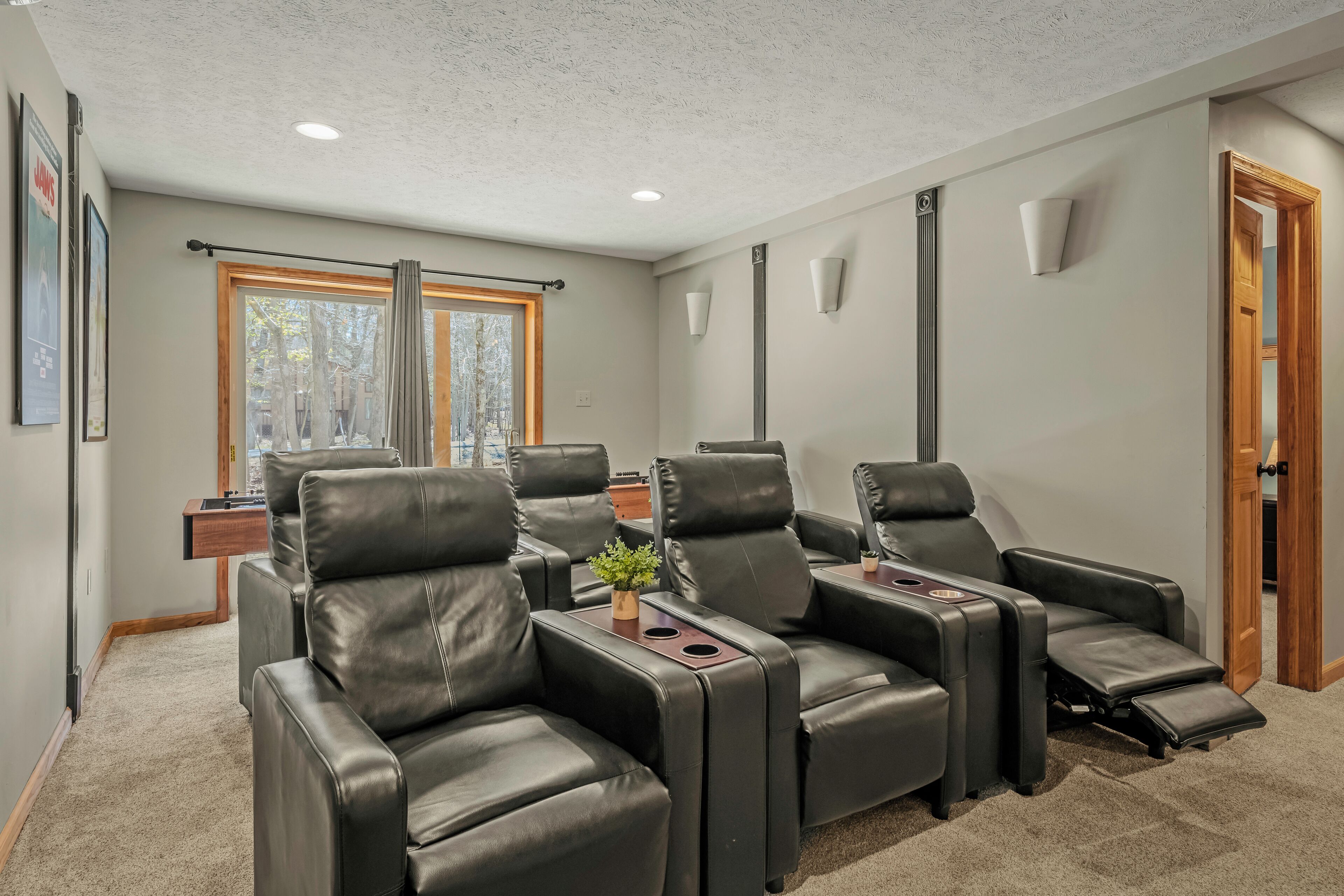 Hickory Haven By Avantstay | Hot Tub, Game Room, Theater, Deck - Albrightsville, PA