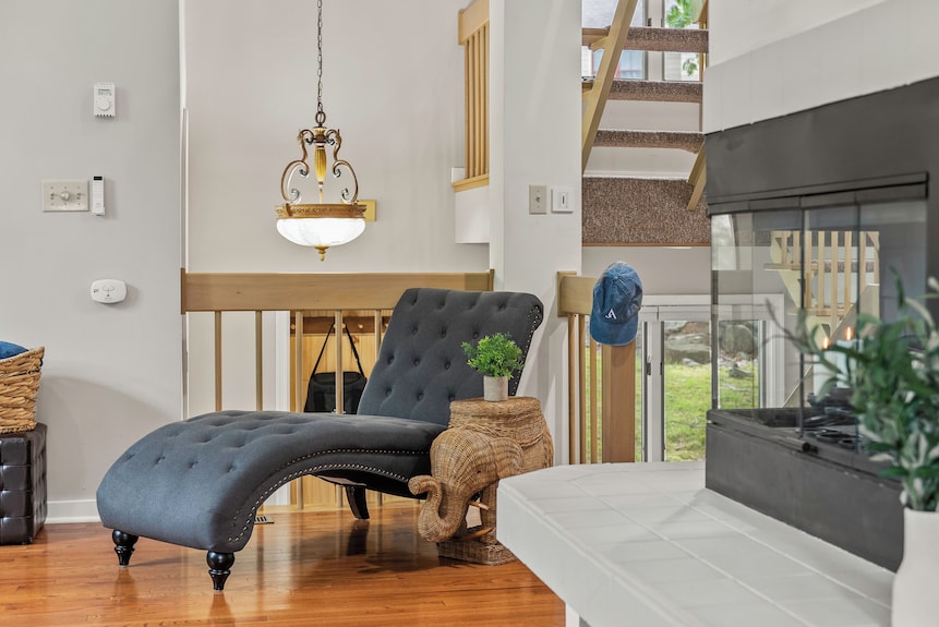 The Boulder Inn By Avantstay | Indoor Hot Tub, Game Room, Outdoor Fire Pit - Pocono Pines, PA