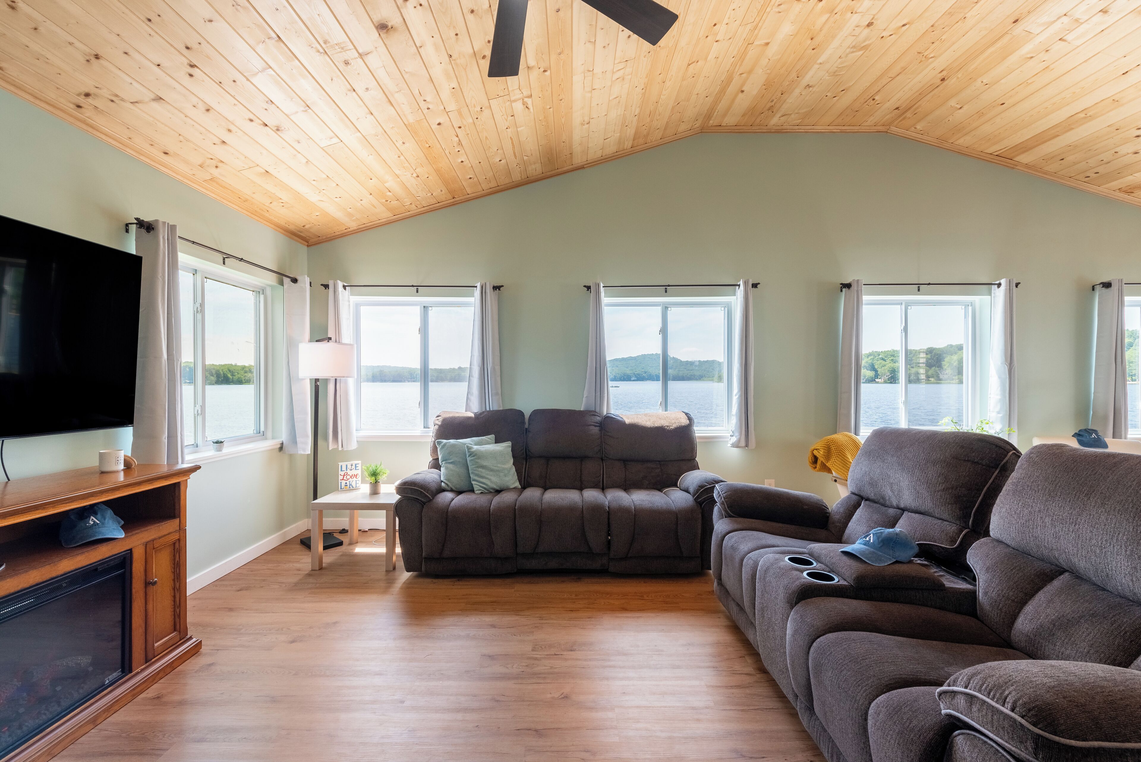 The Lake Life By Avantstay | Lakefront + View + Hot Tub - Arrowhead Lake