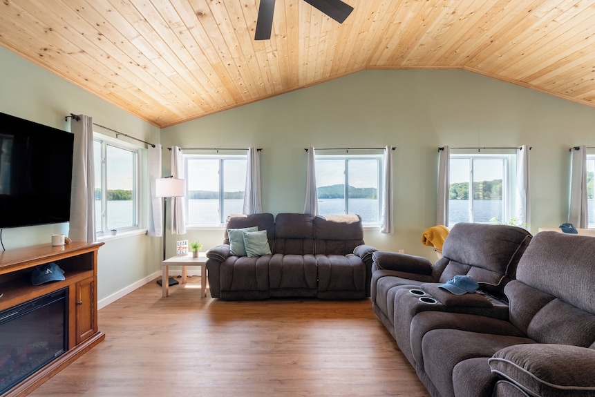 The Lake Life By Avantstay | Lakefront + View + Hot Tub - Arrowhead Lake