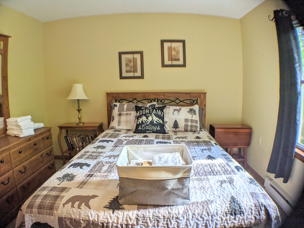 The Bear Foot Lodge By Avantstay | Game Room, Deck, Beach/lake Access - Jim Thorpe, PA