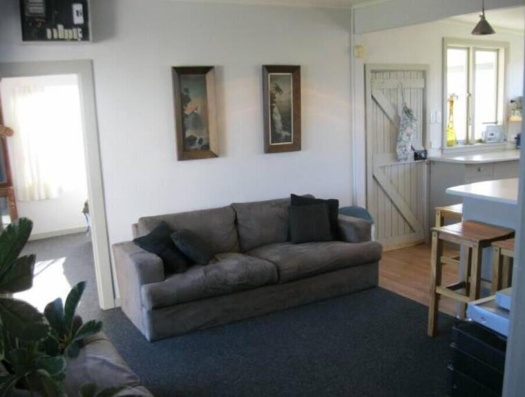 Waterfront 3 -Bedroom Bungalow Opposite The South Bay Marina And Public Slipway - Kaikōura