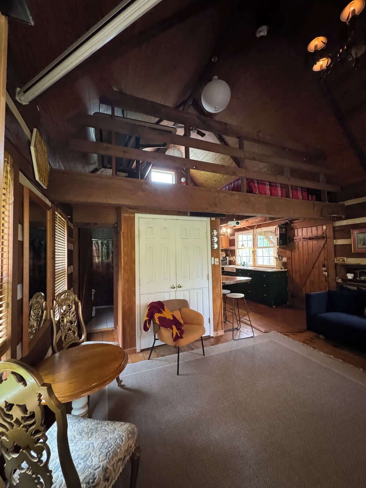 Cozy Cabin Escape: Hot Tub & Lake Access - Front Royal, VA