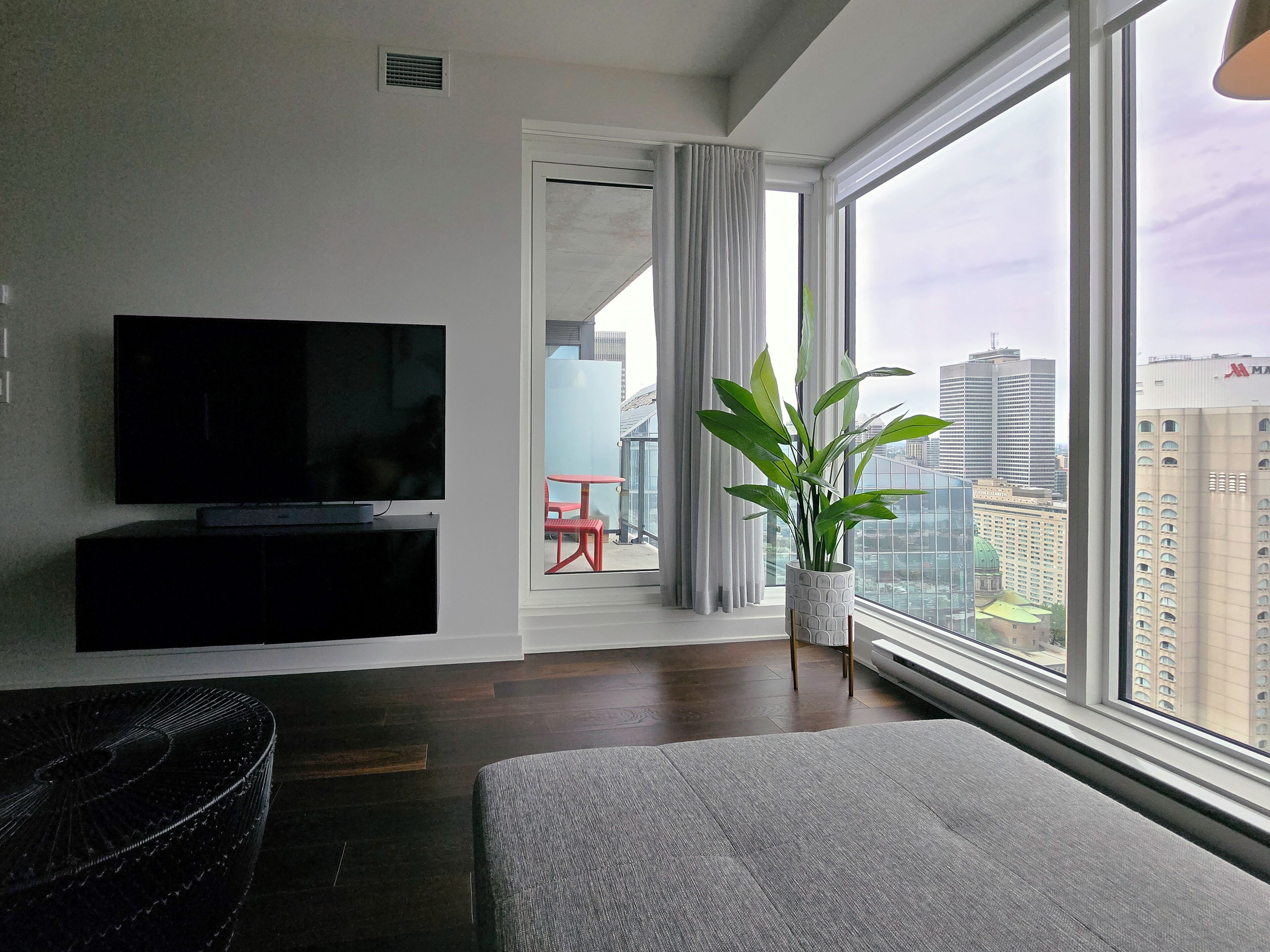 What A View! Downtown Montreal 43rd Floor Luxury Condo With Parking - Montreal