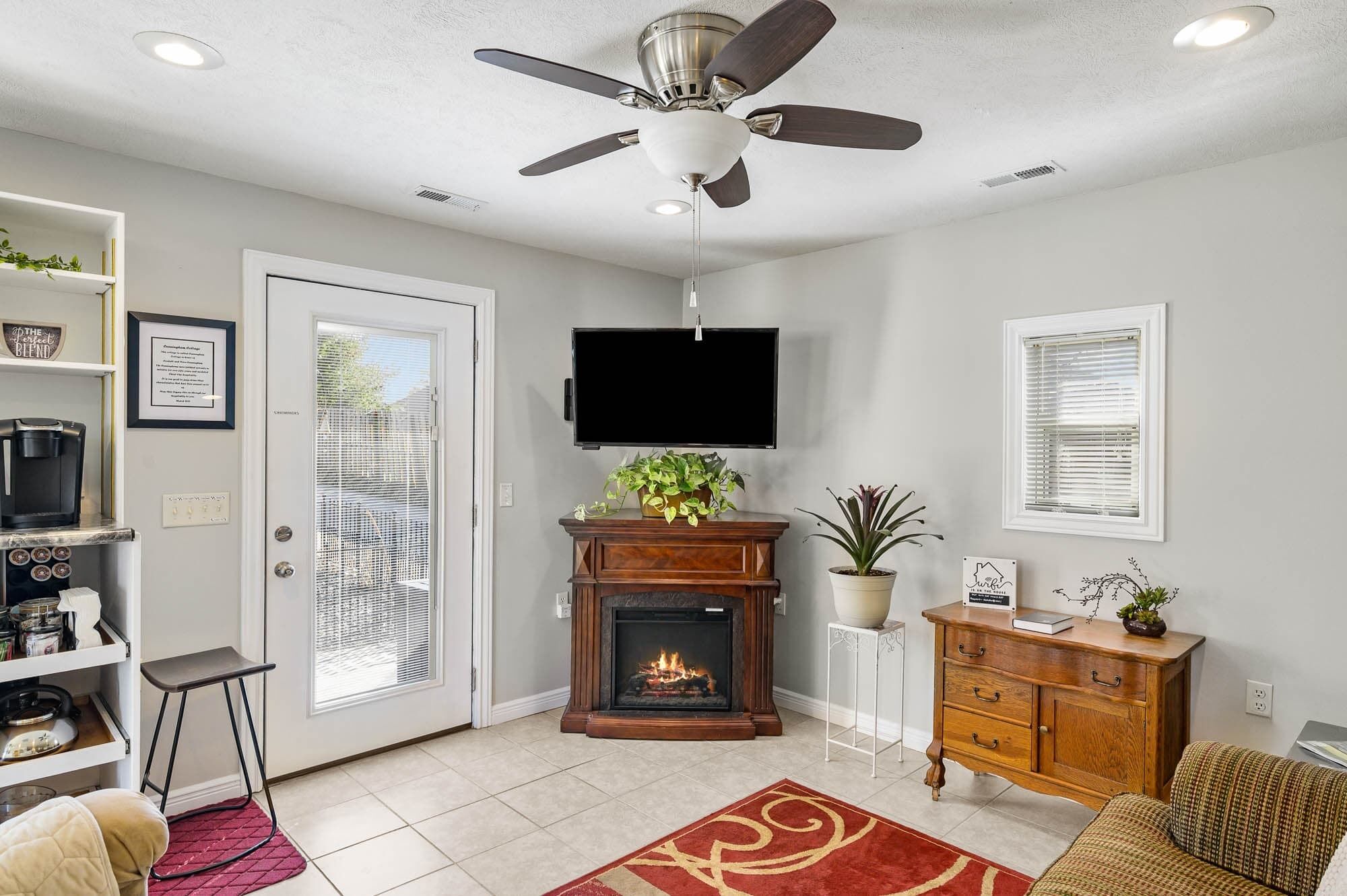 The Cunningham Cottage | King Bed & Garden - Springfield, MO