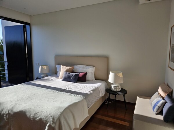 Tr Ia Beach House With Pool - Setúbal