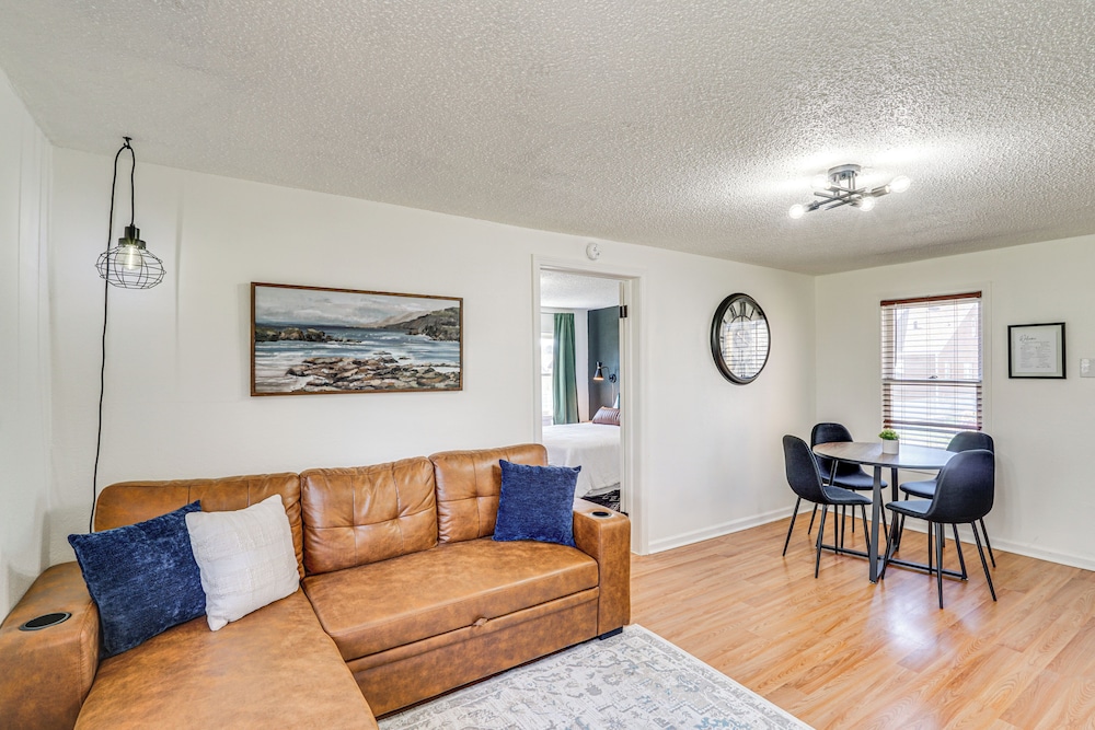 Jefferson City Bungalow: Hot Tub & Patio! - Jefferson City, MO