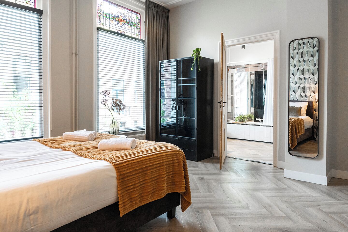 Cozy 35m² Apartment With Bath, Fast Wifi, And Charming Herringbone Floors. Perfect For A Relaxing Stay Or Business Trip In The Heart Of Tilburg. - Tilburg