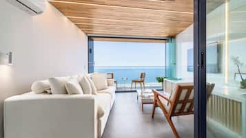Apartamento empresarial, sacada, vista para o oceano | Área de estar | TV LED 50 polegadas com canais a cabo