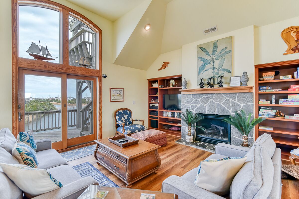 Pet-friendly Canalfront Home In Avon W/ Private Pool And Hot Tub! - Avon, NC