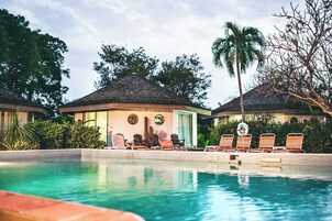 2 piscinas exteriores