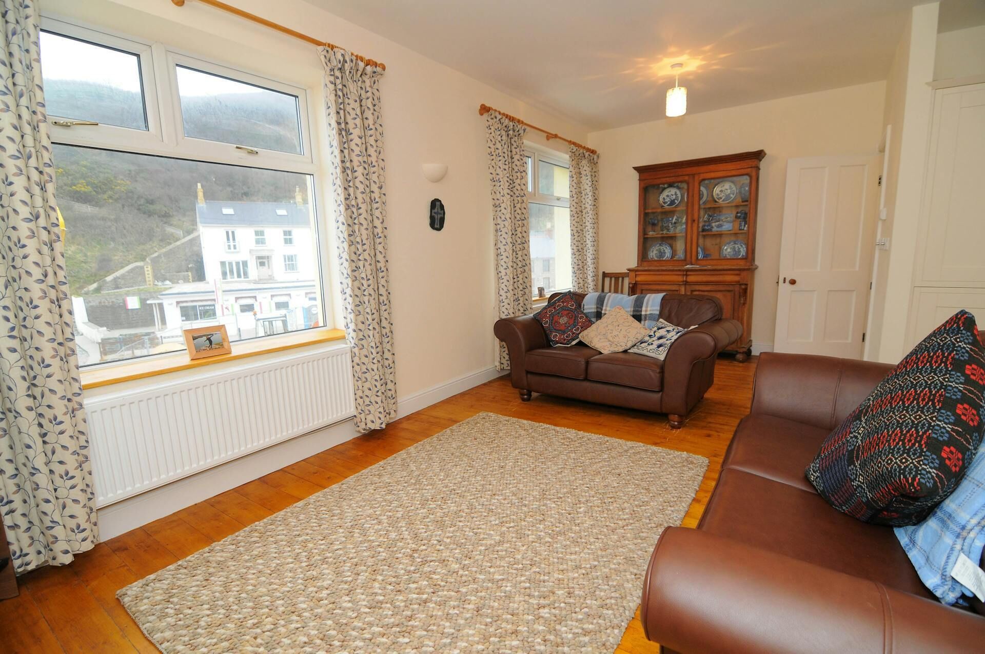 Gerlan, Llangrannog - Four Bedroom Cottage, Sleeps 8 - Llangrannog